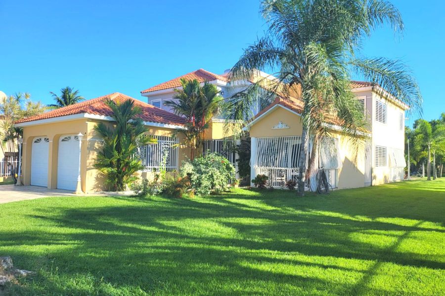 Urb. Hacienda Las Palmas, Casa en Manati