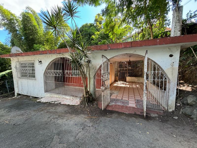 Bo. Santa Olaya, Casa en Bayamón