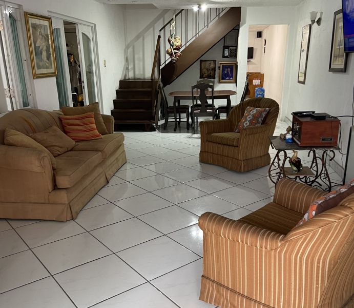 Urb. Sierra Bayamón, Casa en Bayamón